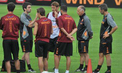 Roma, inizia l'allenamento. Seguilo su Asromalive.it