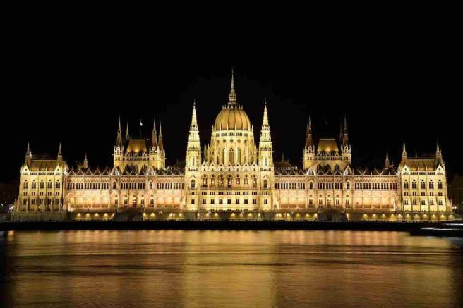 Come arrivare a Budapest per vedere la Roma: costi e soluzioni