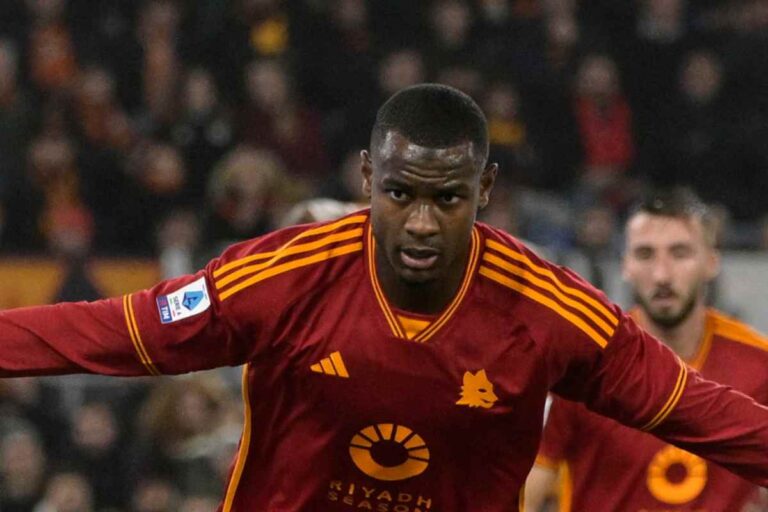 Roma, Ndicka torna a Trigoria: ecco i tempi di recupero