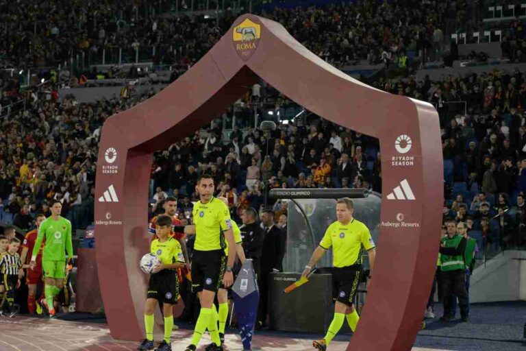 Roma, nuova maglia home 2024/2025: l’indizio UFFICIALE è una pennellata ...